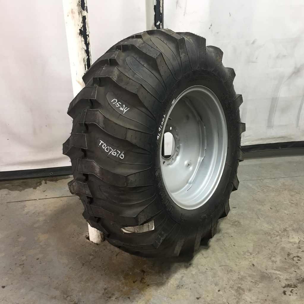 USED 17.5/L-24 Titan Farm Industrial Tractor Lug R-4 on Case IH Silver ...